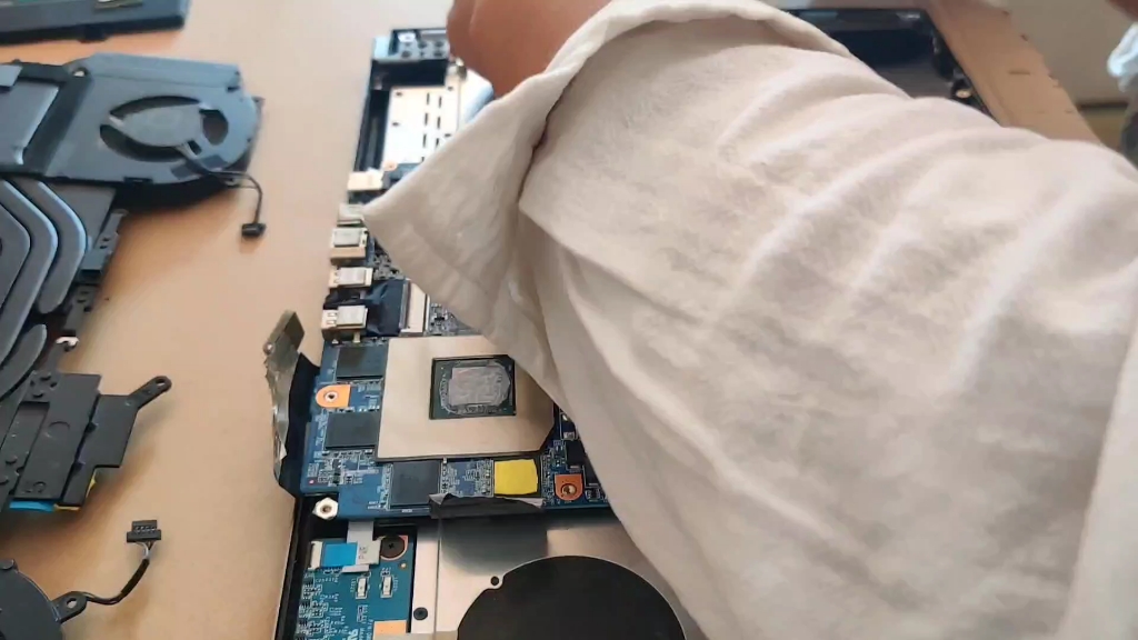 机械革命Z3AIR加装机械硬盘