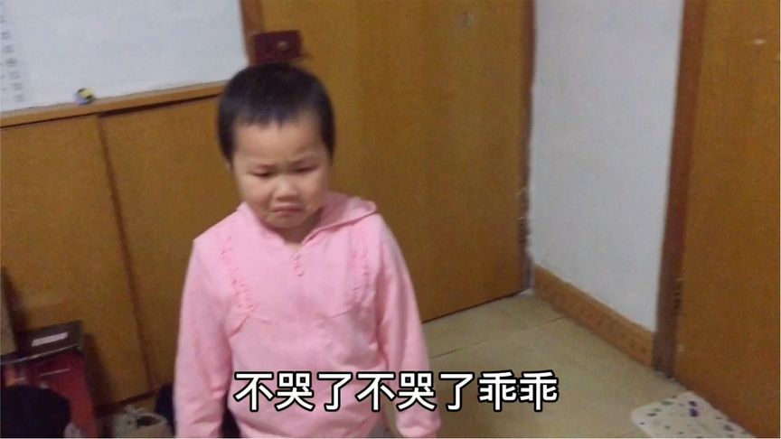 洋洋手指被剃须刀划伤,今天进了急诊。