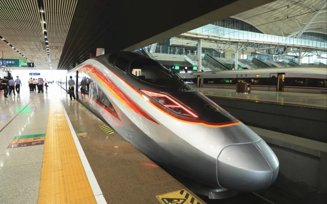 中国高铁│激动人心!列车运行时速350公里!