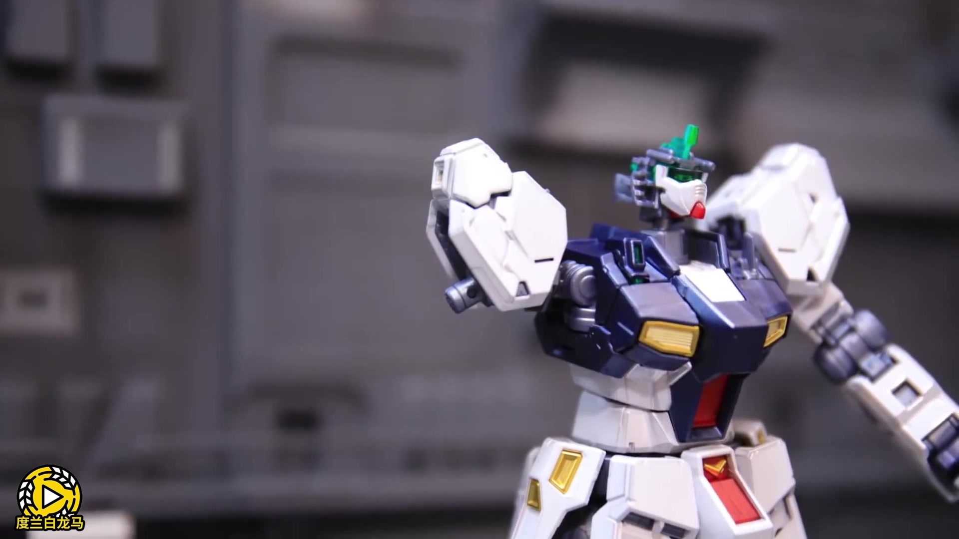 酷炫定格动画:机动战士高达模型超快速拼装!
