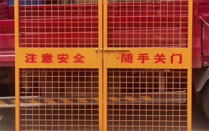 高层施工冲孔电梯门 升降机人货防护门 楼层施工安全门 工地施工升降...
