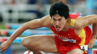 回顾刘翔2004年雅典奥运会110米栏夺冠,太激动人心了