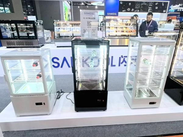有样品要制冷摆放吗这样的小型四面玻璃展示柜