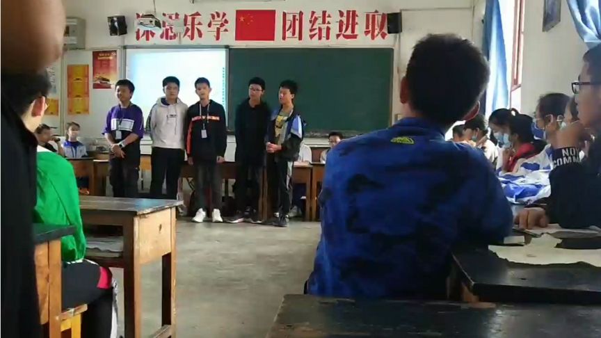 联欢晚会的表演。祝我们毕业快乐!