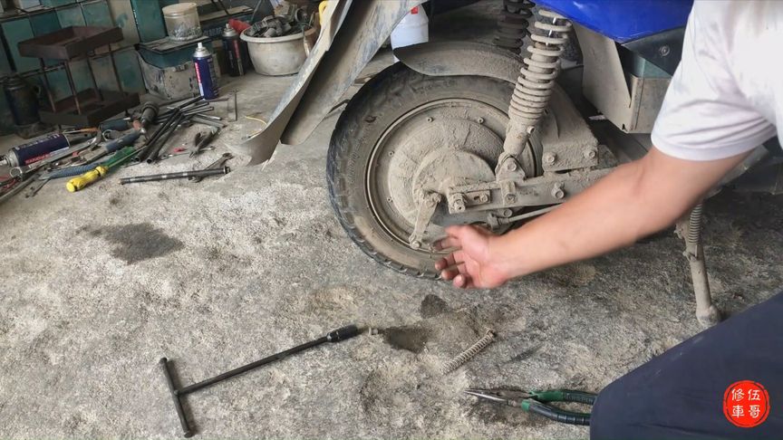 电动车刹车卡死是什么原因?应该怎么维修?换上这个东西马上就好