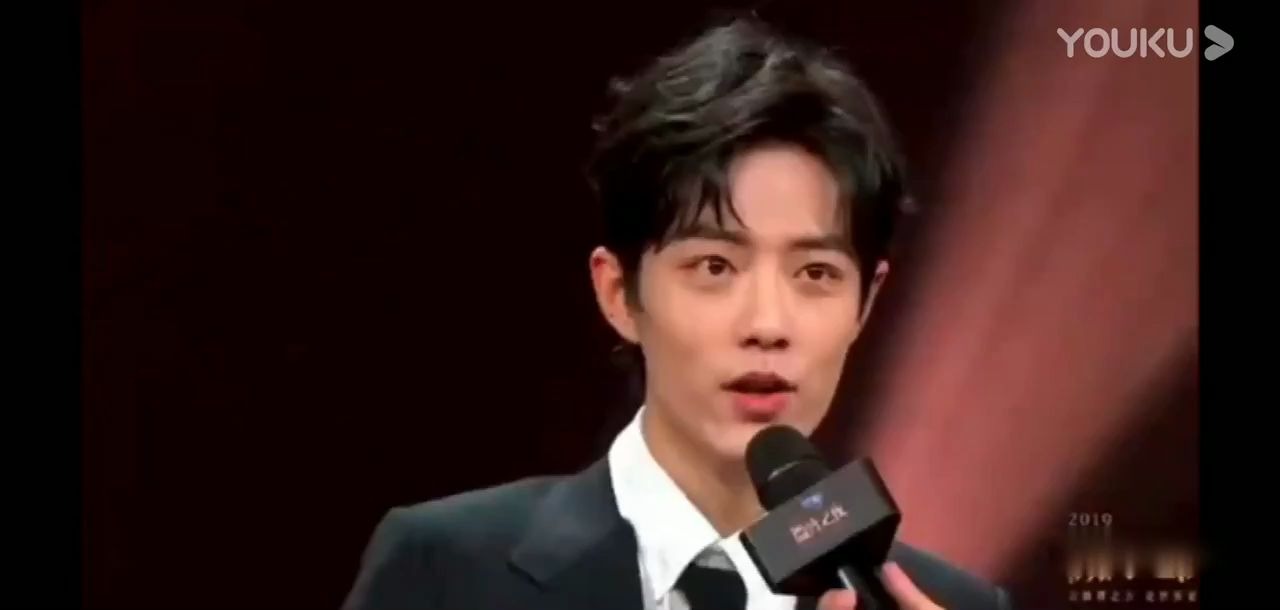微博之夜 肖战王一博同框等四位获奖者引关注_超清