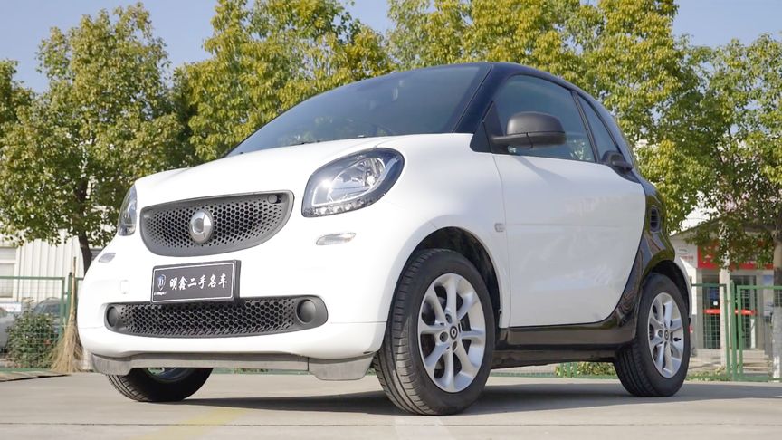 抛开奔驰小弟的身份,售价并不低廉,Smart其实是一款怎样的车?