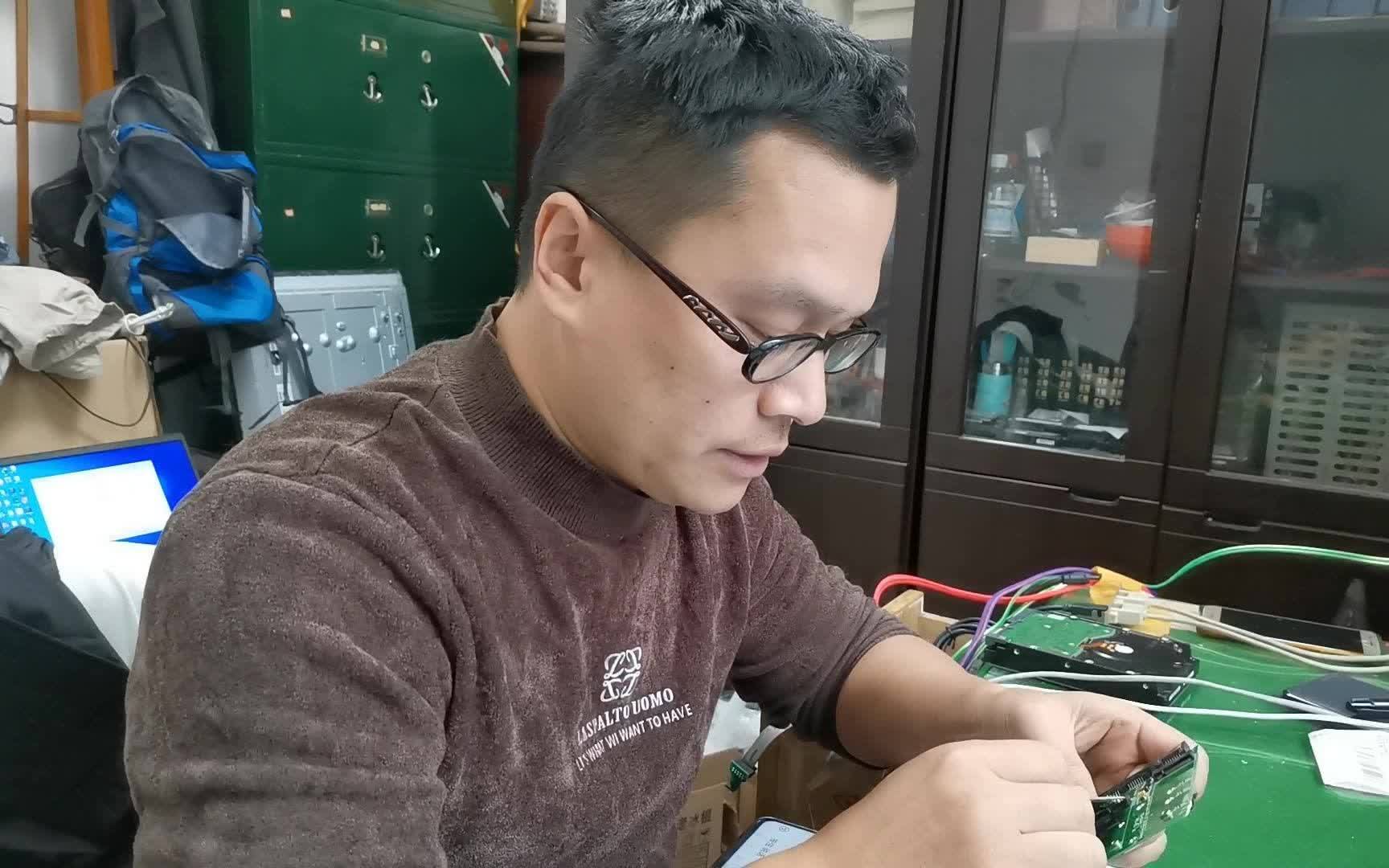 固态硬盘坏了自己就.