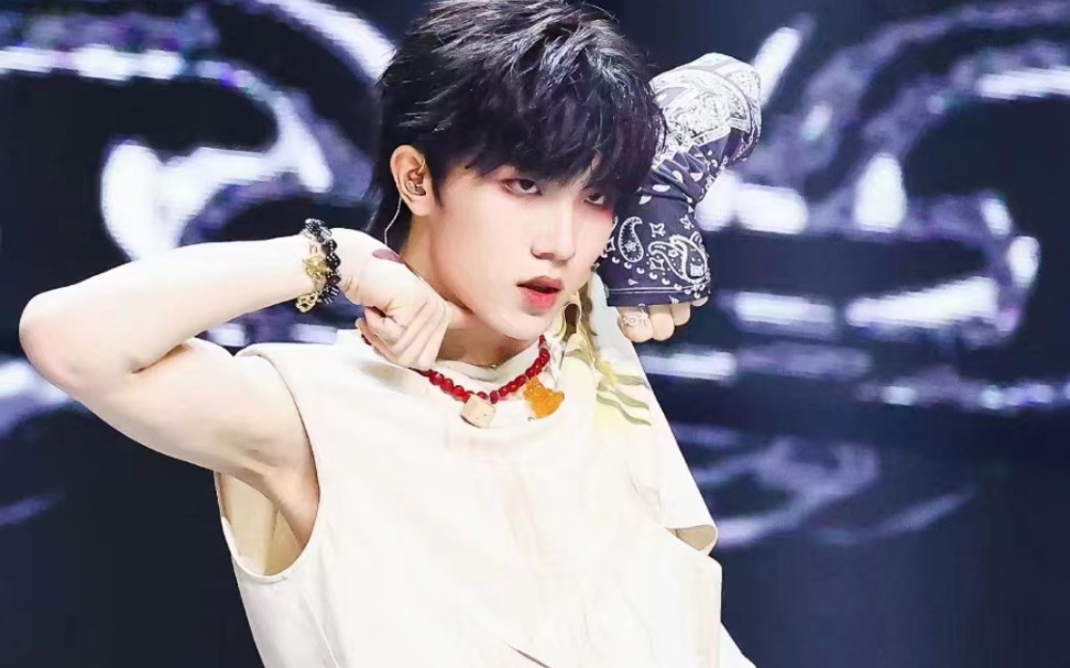 【TF家族苏新皓】生于火焰舞台上16岁练习生穿无袖超带感跳《16...