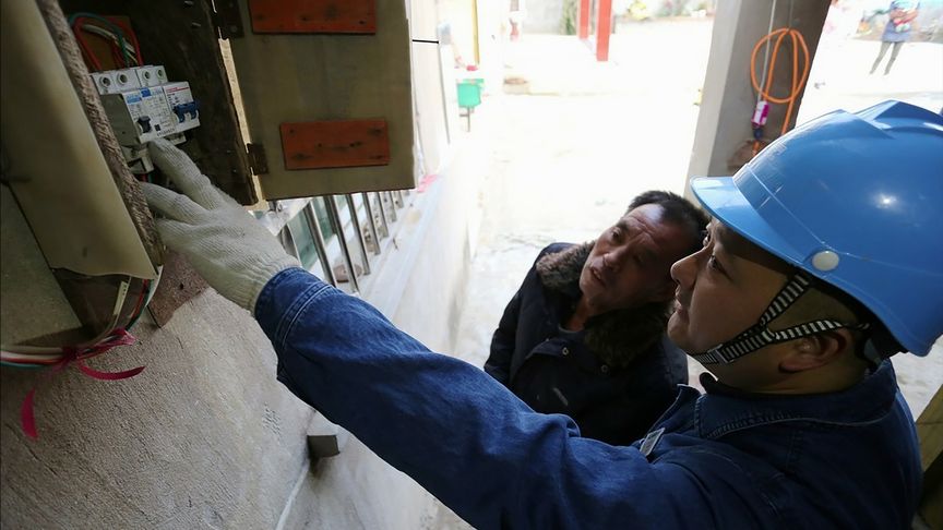 漏电开关坏了,先别急着扔,老电工教你换个零件,又可以再用3年