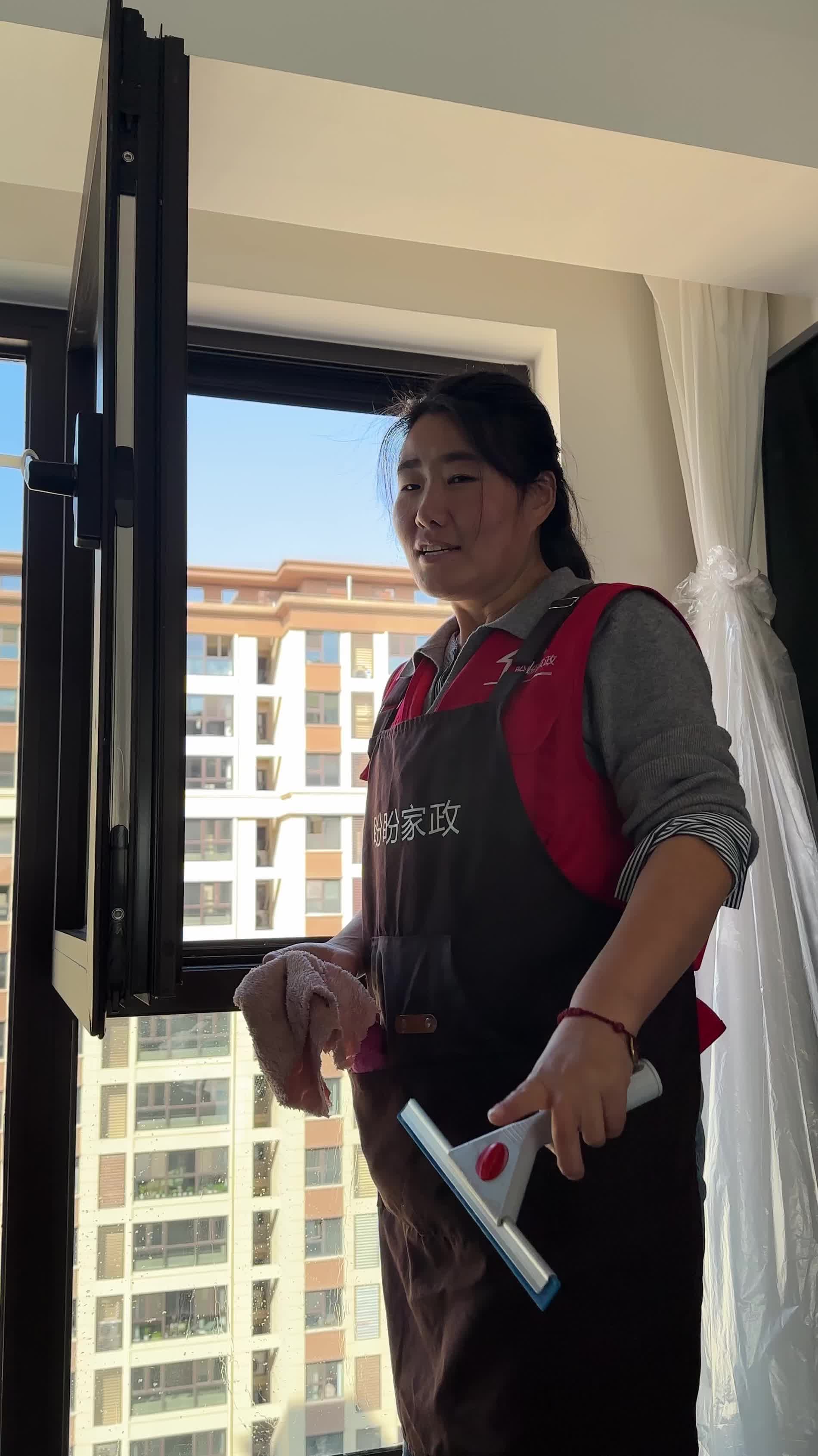 玻璃门镜子你就用它刮,又快又干净#玻璃清洁神器刮板#玻璃刮刀#保洁...