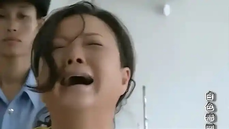 白色毒网:美女吸毒成瘾,没想她小孩一出生就有毒瘾,全家都崩溃