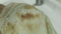 床单弄上血渍不好洗，教你一个好方法，血渍洗得干净无痕迹，实用