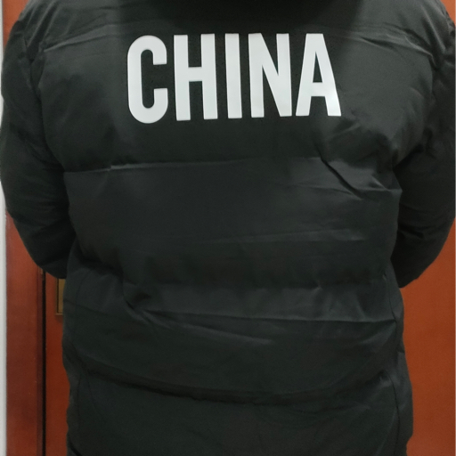 董六岁 
