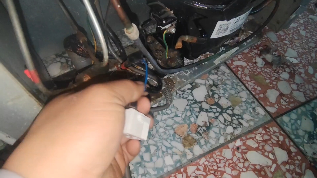海尔统帅风冷无霜小冰箱维修,有灯光不制冷,不换配件也能修。