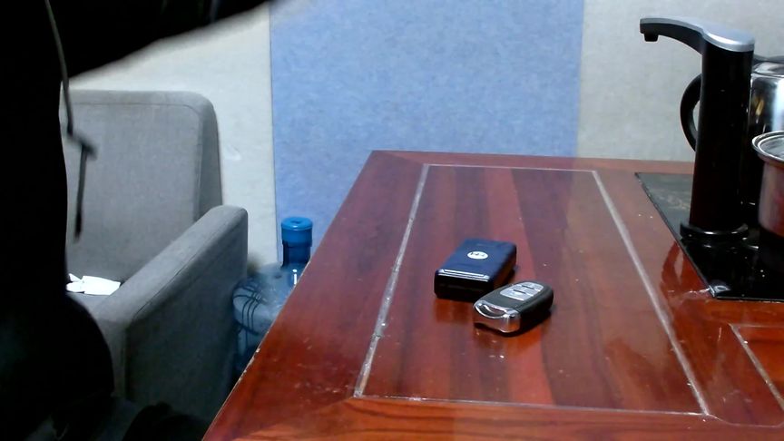 汽车上的无线车载定位器和遥控器是怎样的?老朱拆给你看!