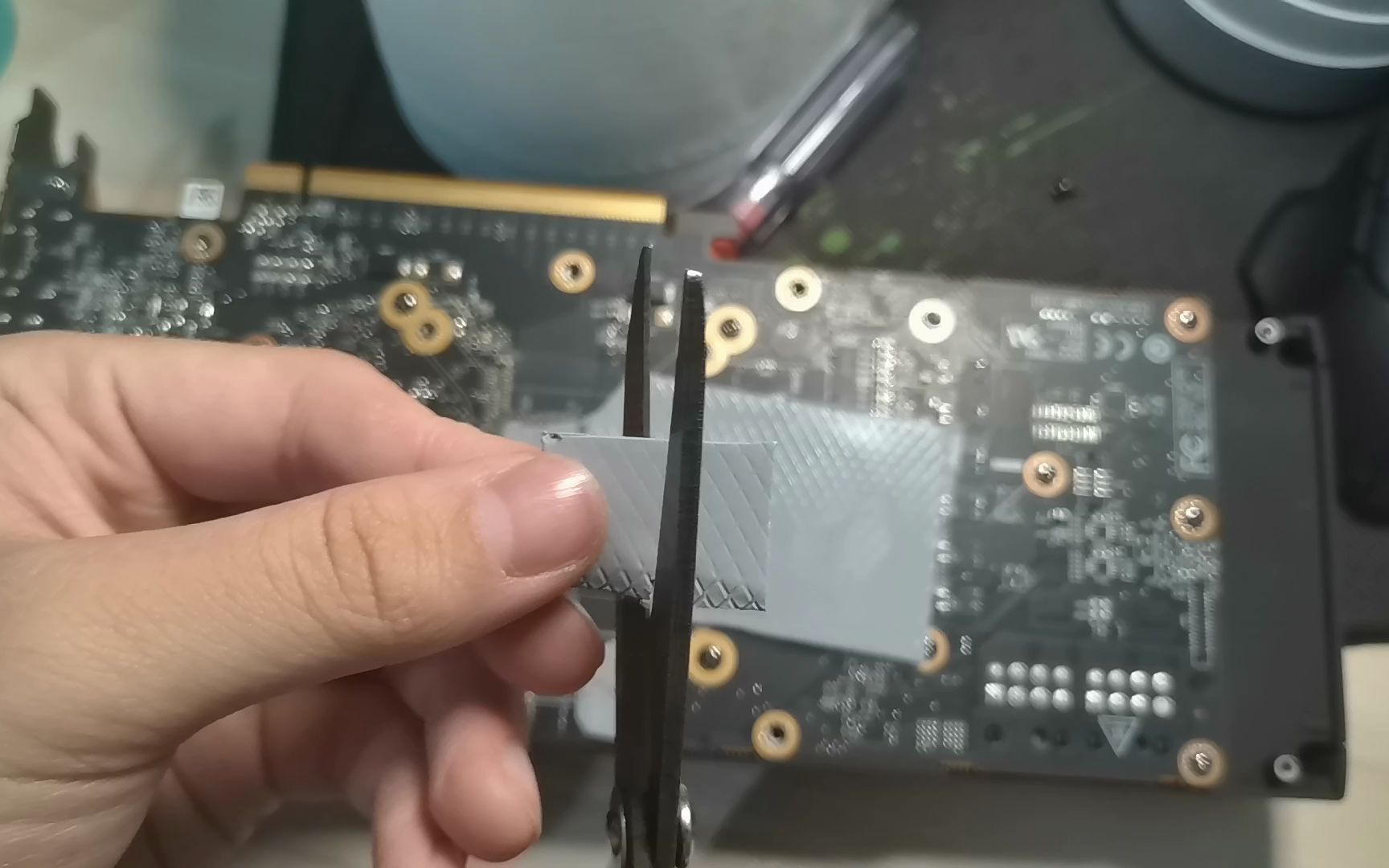 6700xt公版散热不行怎么办?自装导热垫完美解决问题