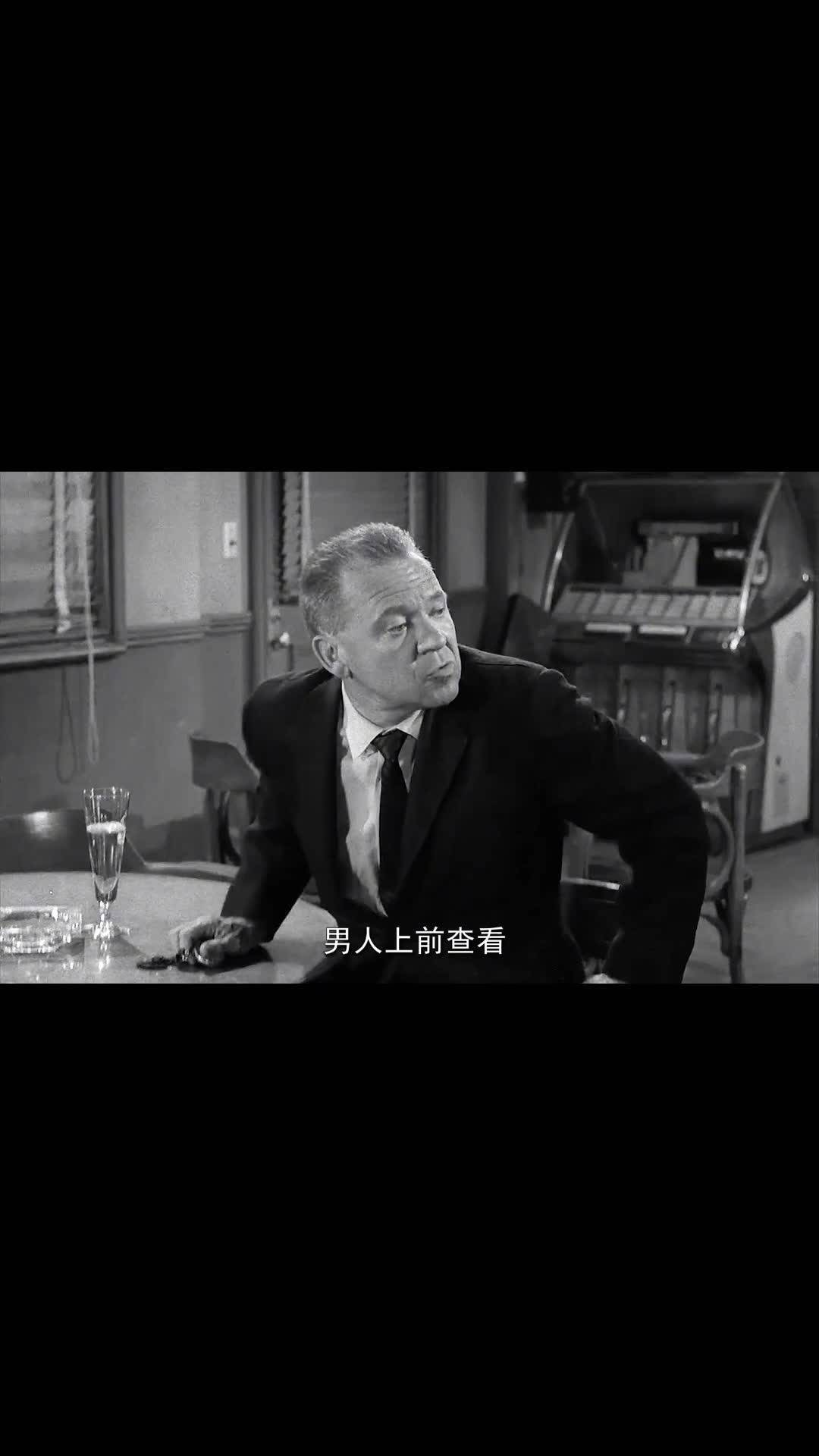 男人按下秒表,店员竟静止不动了,男人吓坏了