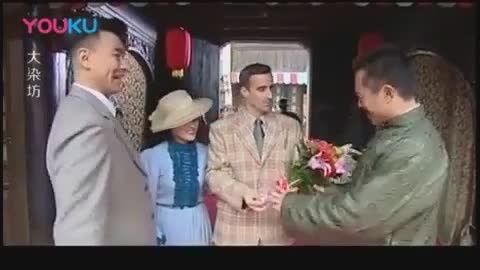 宏巨染厂开业,当地纺织界名人纷纷前来祝贺,没想到竟另有目的!