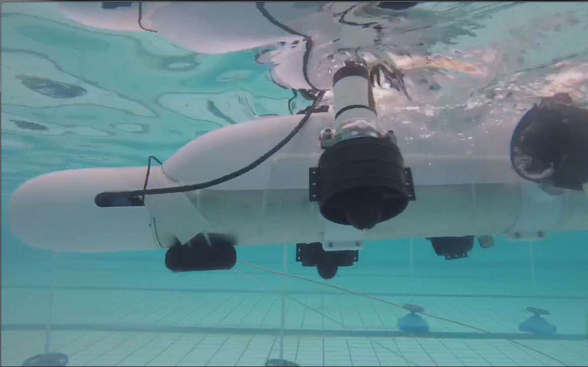 哈工程大学生研制3D“打印”机器人 可百米深潜水下拍摄