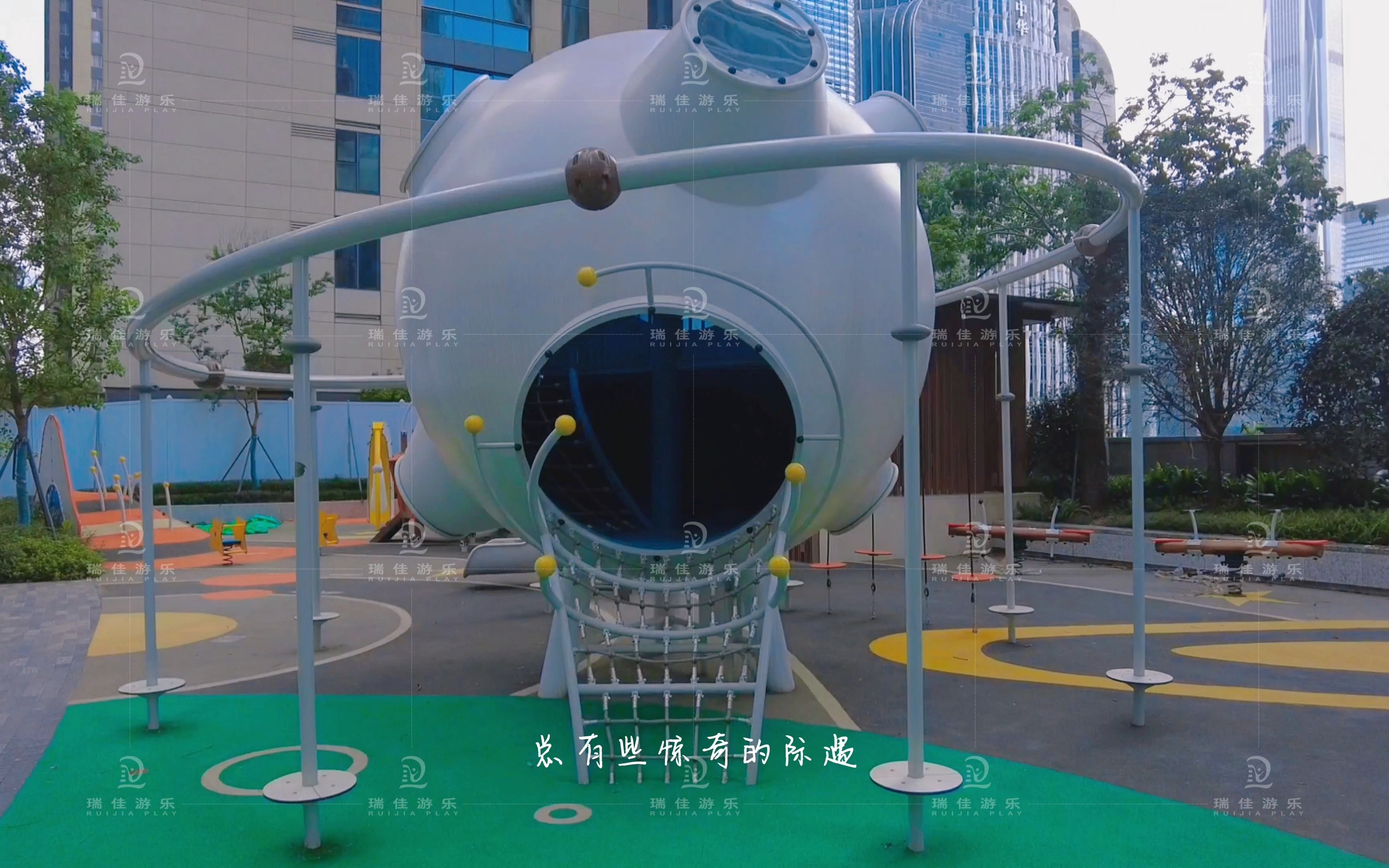 非标定制不锈钢滑梯—我和“太空球”滑梯有个约定。