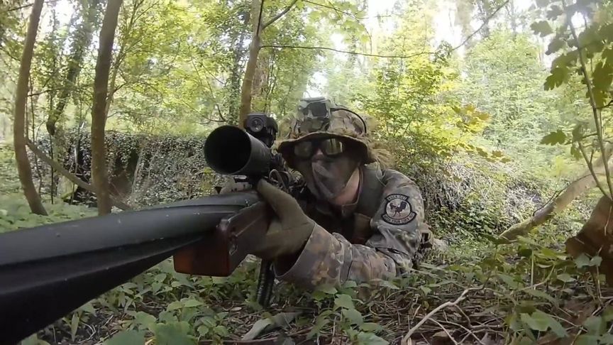 真人CS，狙击手被敌军俘虏，这求饶模式太老套了吧