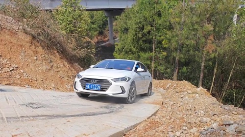 开自动挡坡自动驻车、M挡这些功能你会用吗?