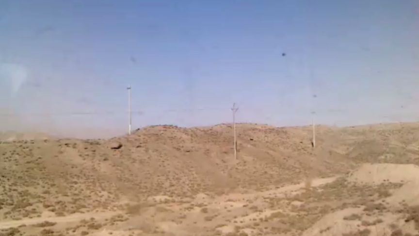 K1352次列车张掖—金昌旅途风光