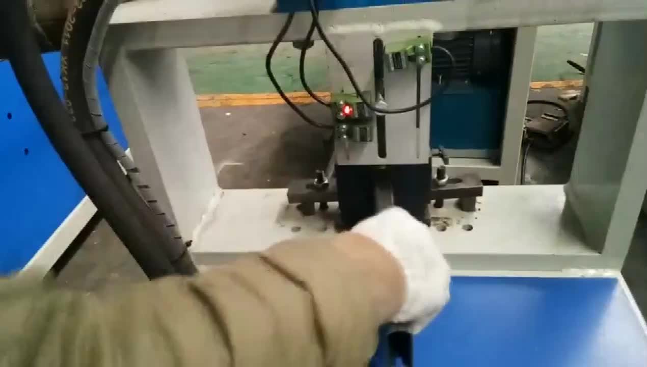 广东角钢冲孔机知名厂商-角钢冲孔机生产车间万诚机械