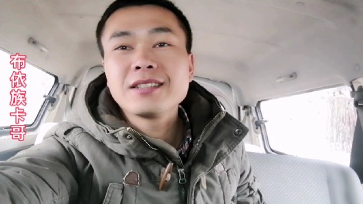 看看卡车司机是怎么处理撕不掉的玻璃膜。