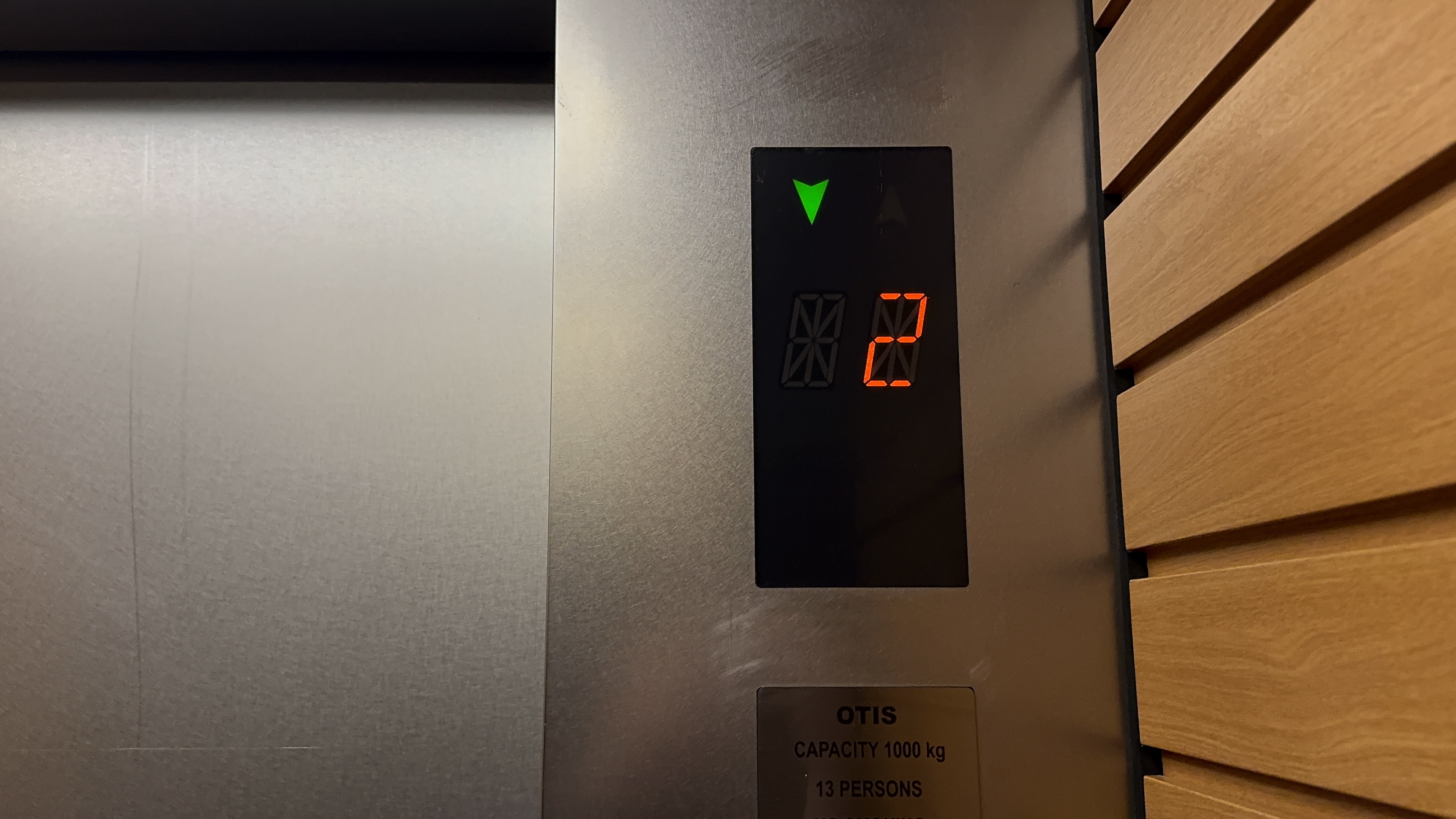 奥的斯无机房电梯,日本原装进口,轿厢空间较小