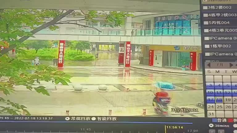你们要的奥迪车撞人后续,监控下的完整视频!#监控下的一幕