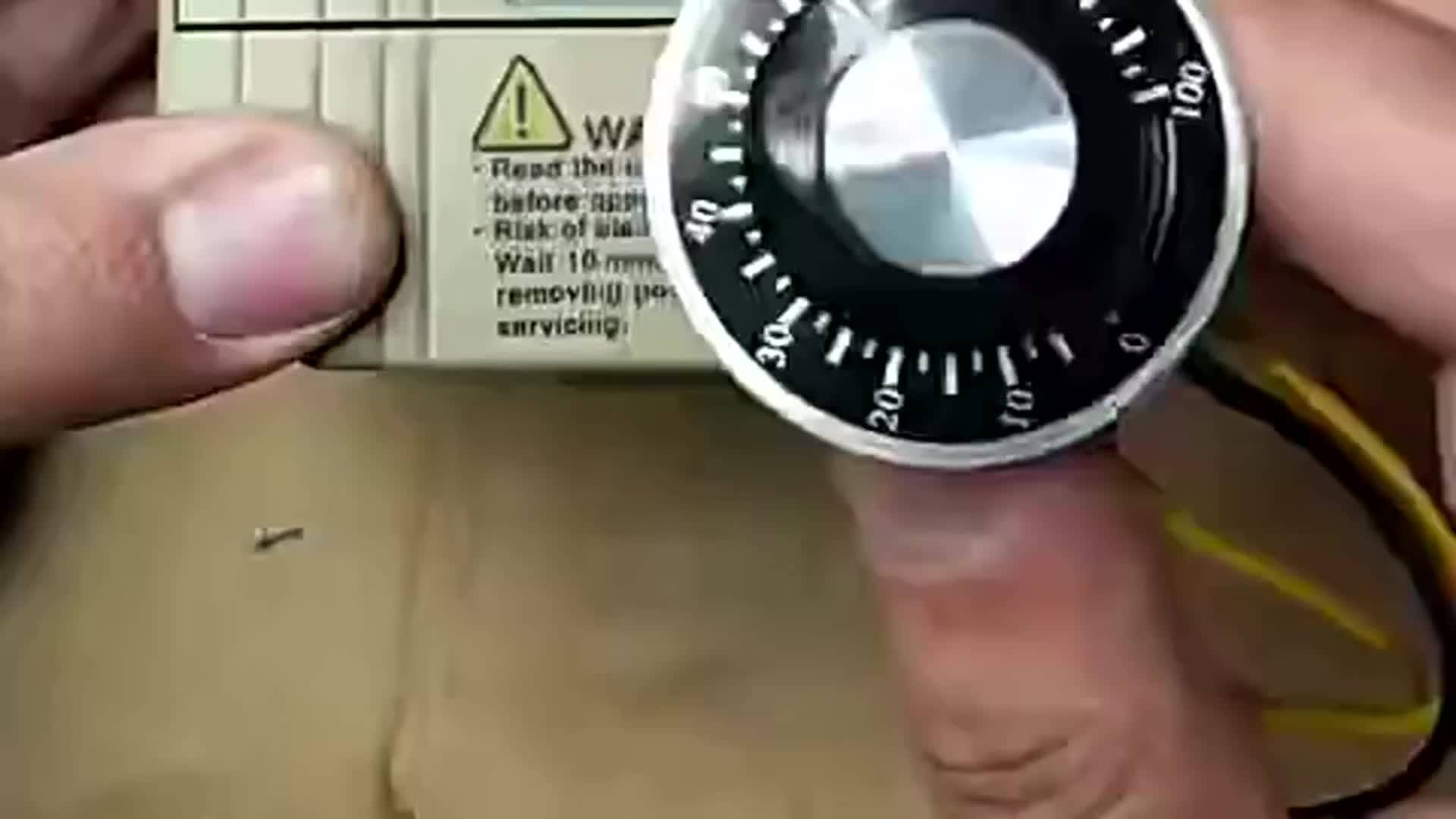 电位器有3个针脚,怎么接变频器?怎么设定参数