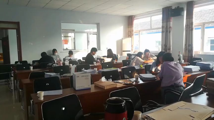 回村大学生,义务为村里整理扶贫档案!