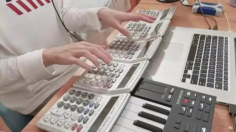 用五台计算器演奏周杰伦花海