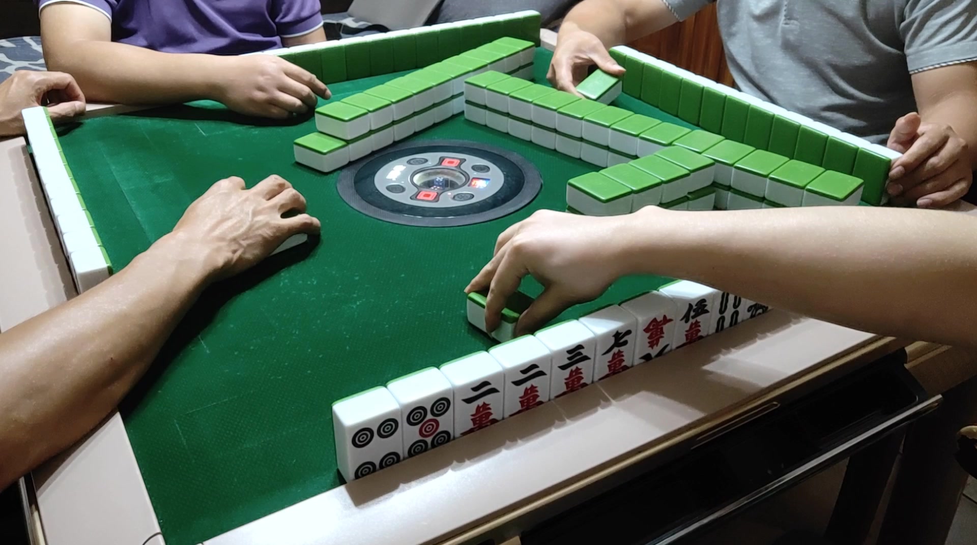 四川麻将换三张:麻将技巧的精髓,高手必学-大头麻经