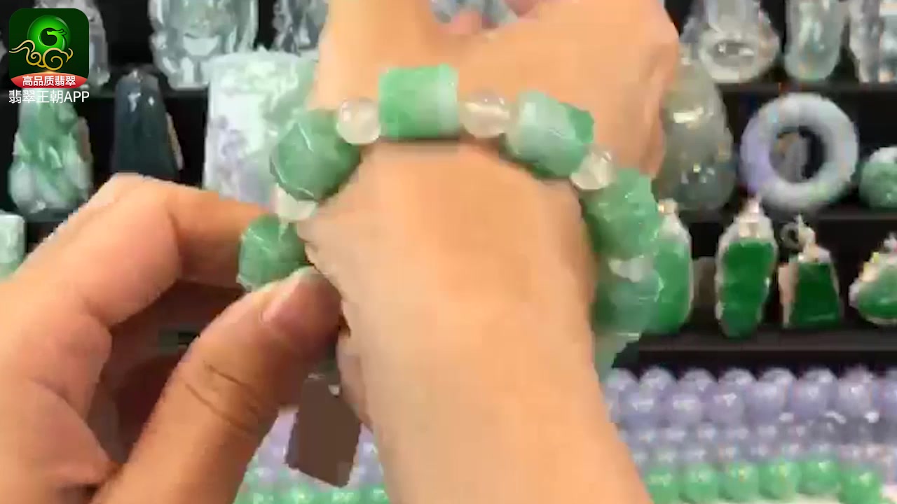糯冰种桶珠翡翠手串六字真言佛系果绿色_翡翠王朝