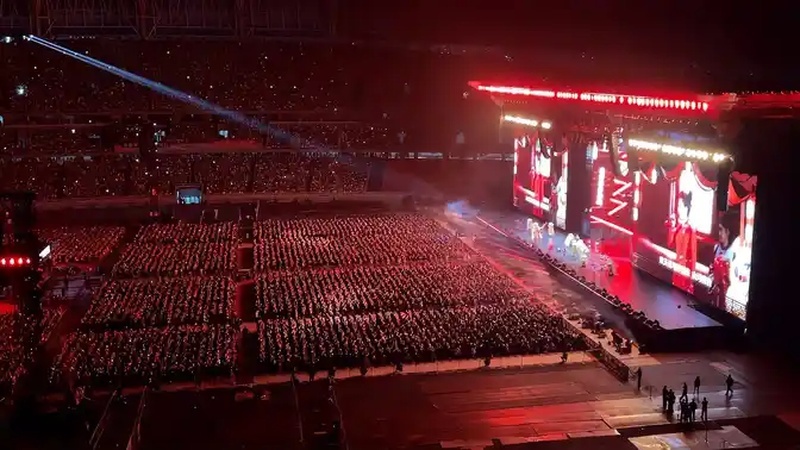 来凤凰传奇的演唱会有种过年的感觉