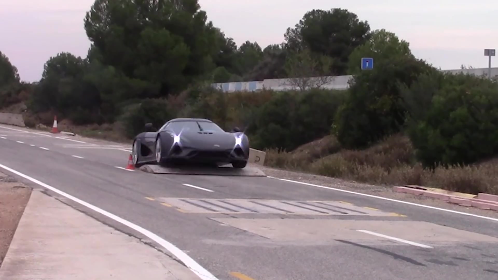 【转】碰撞测试200万 柯尼塞格 Koenigsegg Hypercar