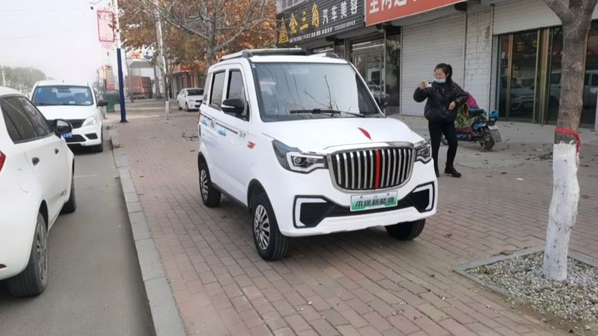 专为老年人代步设计的电动车,操作简单,接送孙子带老伴逛街
