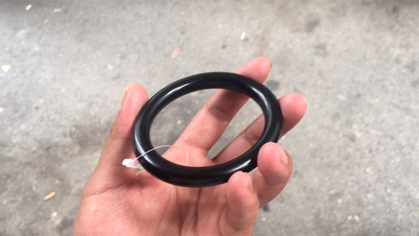 在广西墨玉里边 稍微带一点结构 他的价格就便宜 一分价格一分货