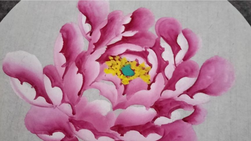 国画写意牡丹就该这么画,艳而不俗透气大方,老师下笔更显精神