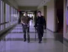 1999年4月20日美国科伦拜校园枪击案发生