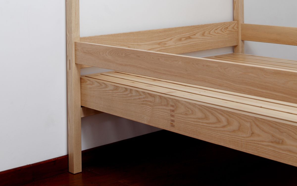 做了一个实木架子床