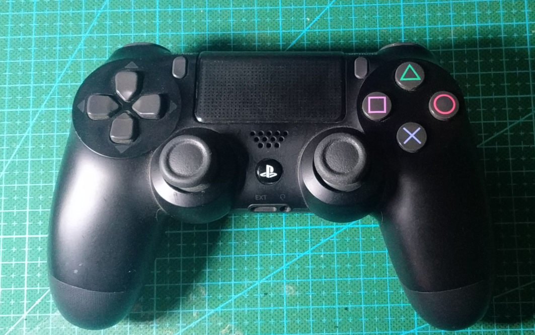 【SoloFix 自个儿修】第二期-PS4手柄DS4的拆解与维护