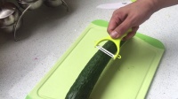黄瓜削皮