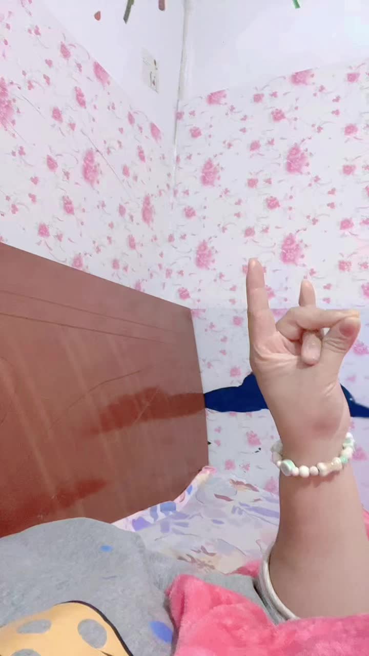 朋友们来一起玩手指表演