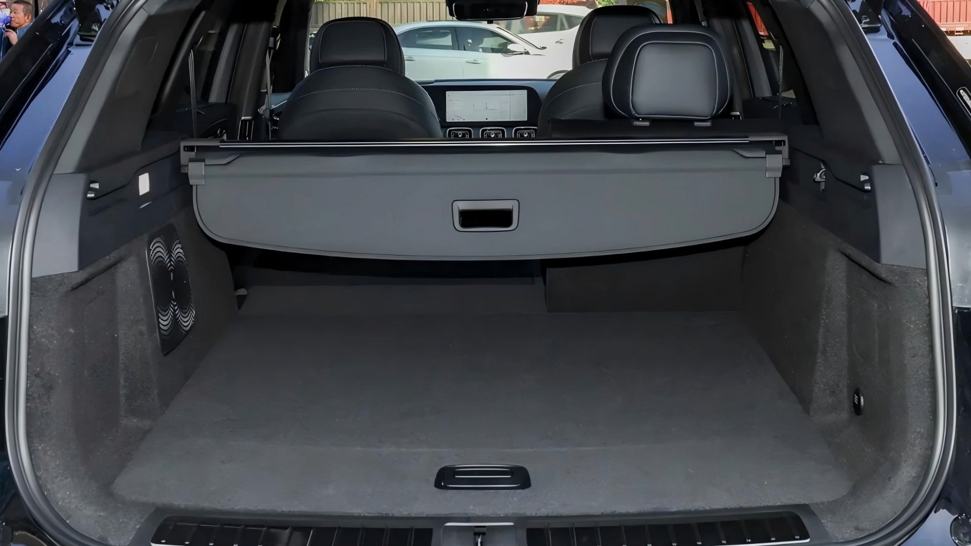 为什么SUV后备箱会有一个伸缩帘?