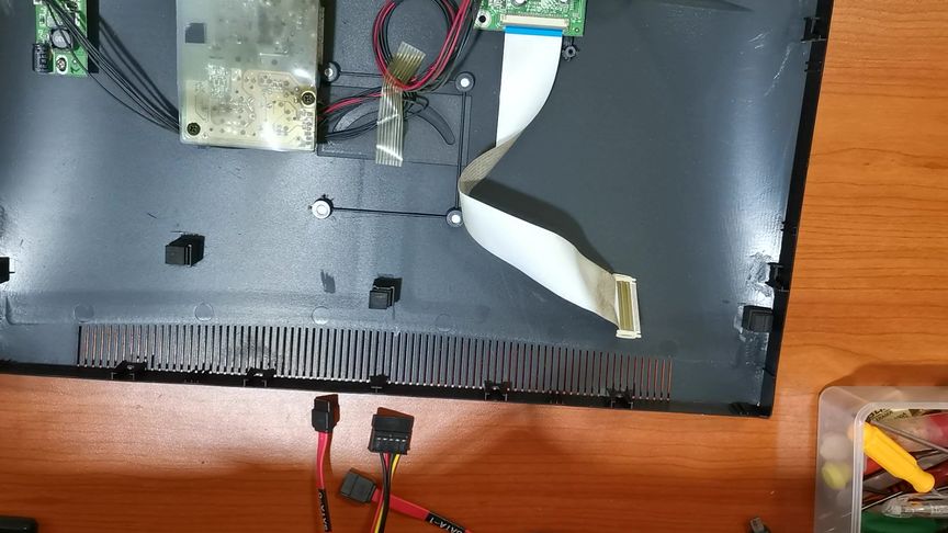 显示器黑屏开关无响应不开机