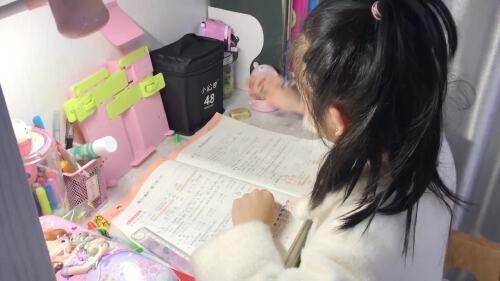 妈妈为了提高小祎诺的写作能力,买了200张阅读记录卡,坚持完成